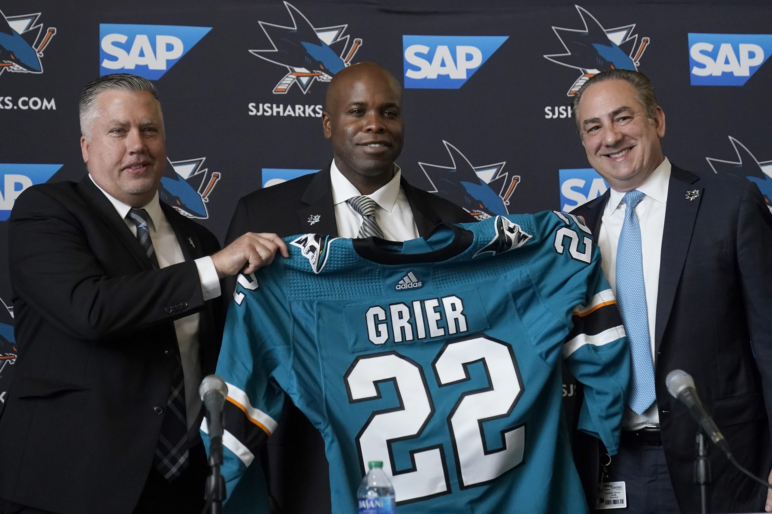 NHL Update: Sharks vinden nieuwe GM, pensioen Keith, Forsberg verlengt ...